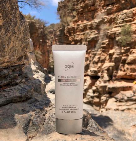 Солнцезащитная эссенция «Absolute» SPF50+ PA+++ от Атоми купить по цене ...