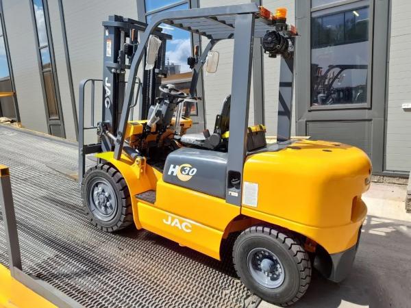 Дизельный вилочный погрузчик JAC CPCD30H купить по цене 1530000 ₽ в Санкт-Петербурге на ...