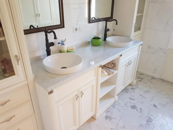 Каменная столешница с тумбой в ванную, Silestone купить по цене 6000 ...
