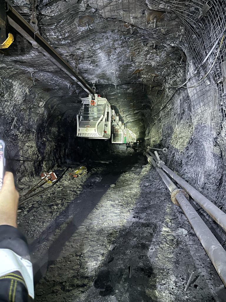 Дизель-гидравлический локомотив Scharf DZK 1800 4+4 с грузовой балкой ...